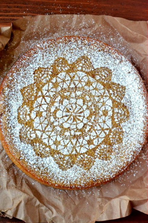 Kitchen HACK: Decorate a Cake in Seconds!