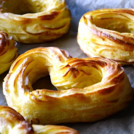 “Ringerl” aus Brandteig mit Vanillecreme (3.6/5)